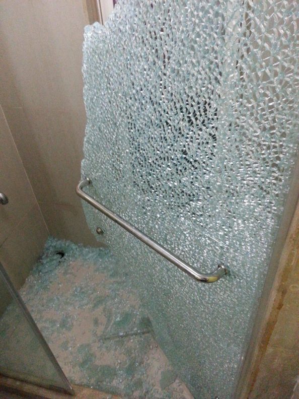 Jual & Pasang Partisi Toilet Cubicle Kaca ☎ 0821 1447 7155